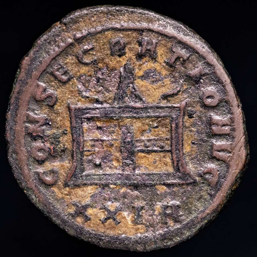 Imperio Romano - Divo Caro antoniniano. Siscia. CONSECRATIO. Altar ...