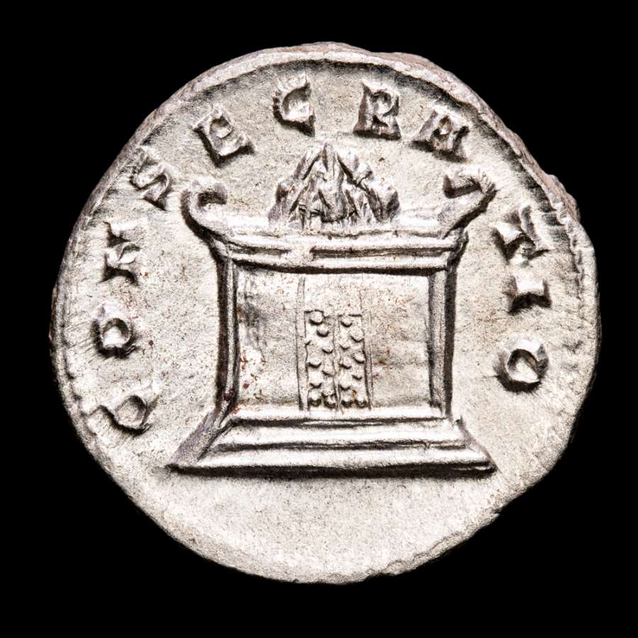 Divo Valeriano II. Antoniniano de plata. Roma, CONSECRATIO, altar ...