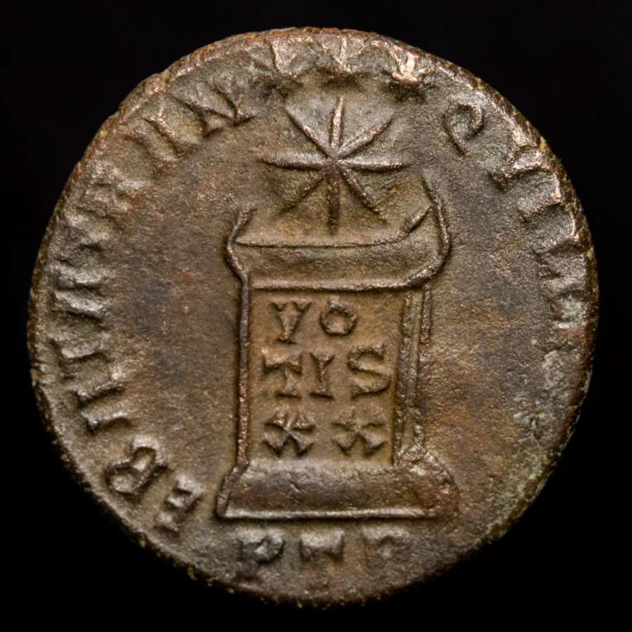 Crispo Cesar con lanza y escudo BEATA TRANQVILLITAS PTR Trier (202 ...