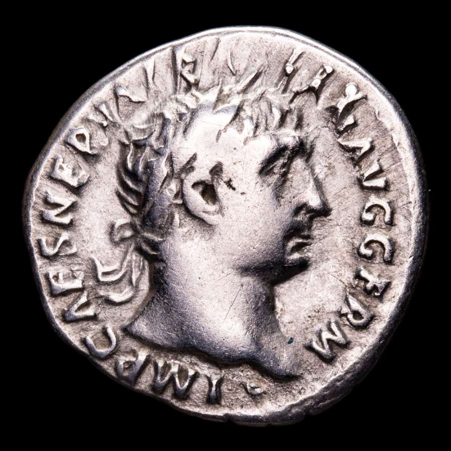 Imperio Romano - Trajano (98-117 dC). Denario de plata. Victoria | Lucernae Numismática